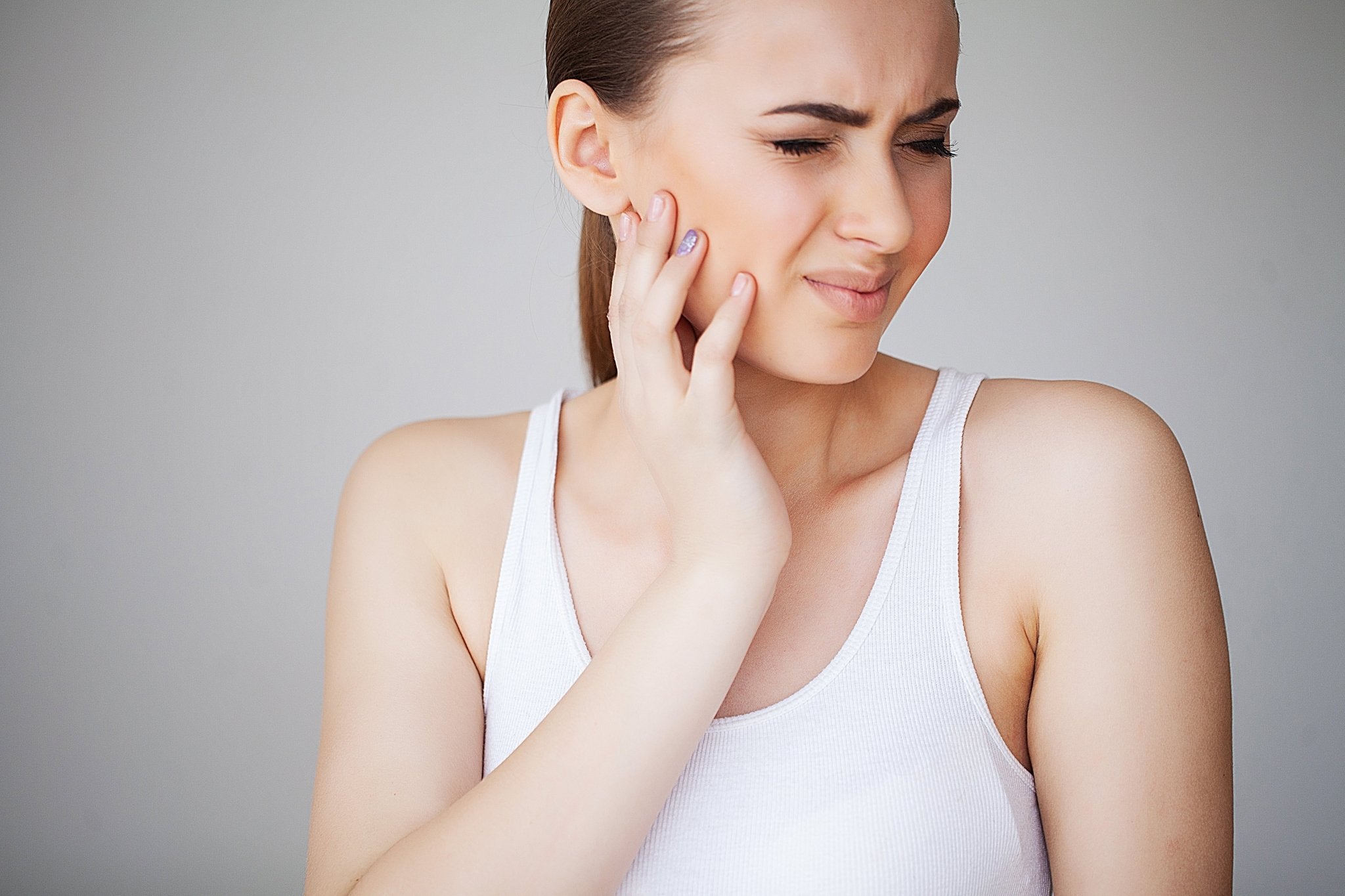 Sensitive Skin Guide: Symptoms, Triggers & Treatment Tips